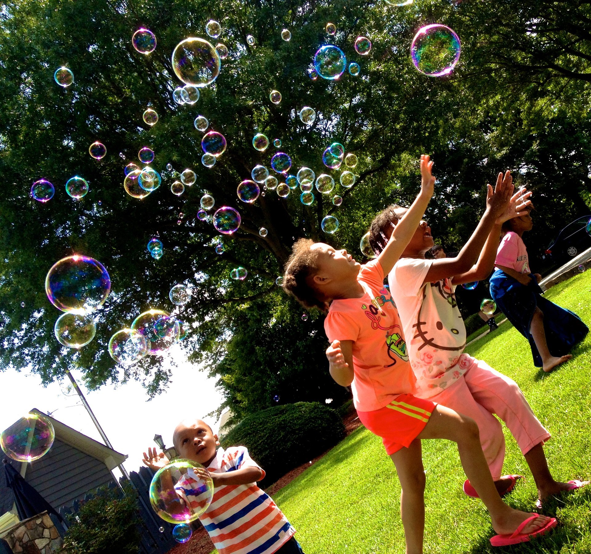 Happy Faces - Soap Bubble Circus